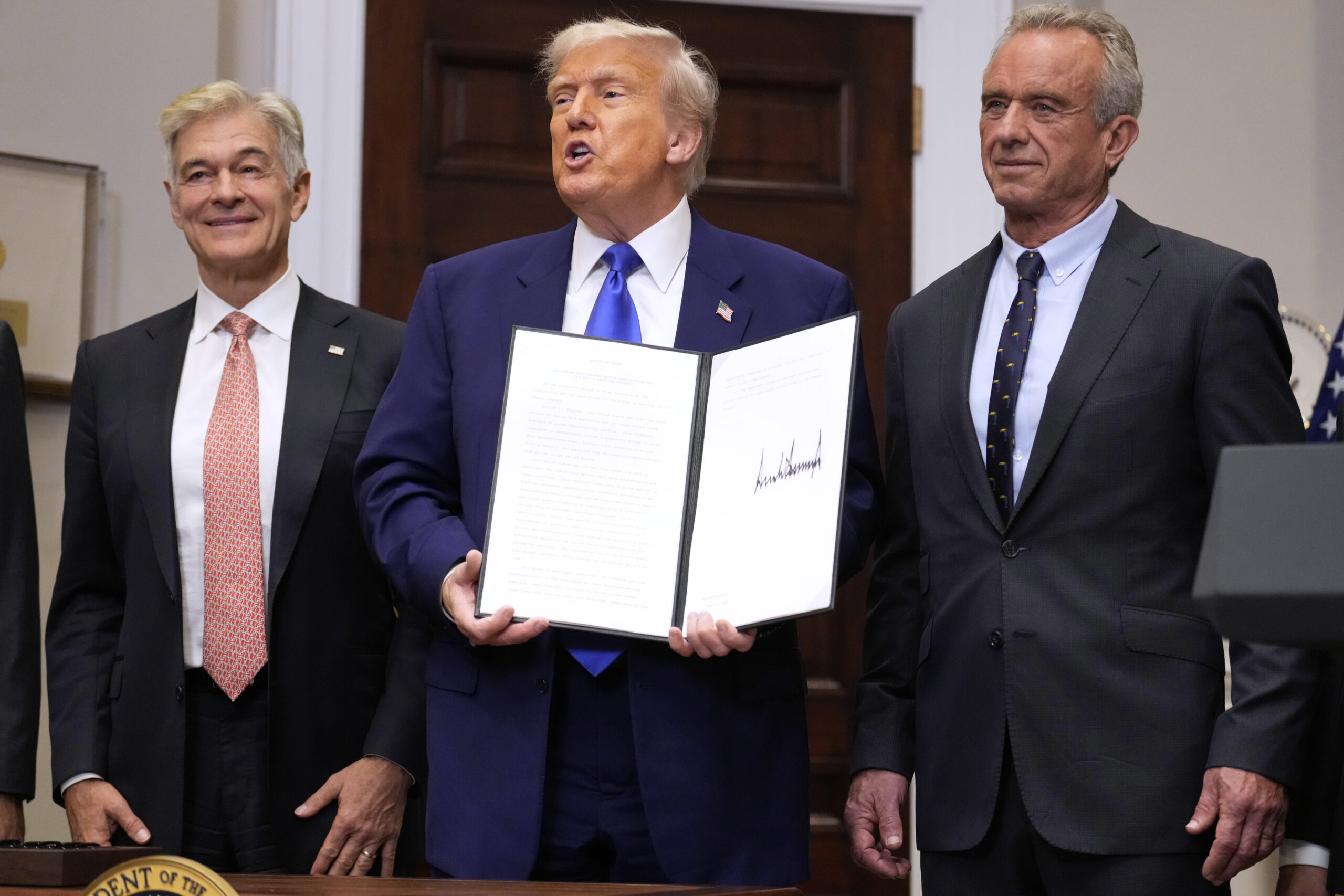 Trump signs executive order for drugmakers to lower prescription drug ...